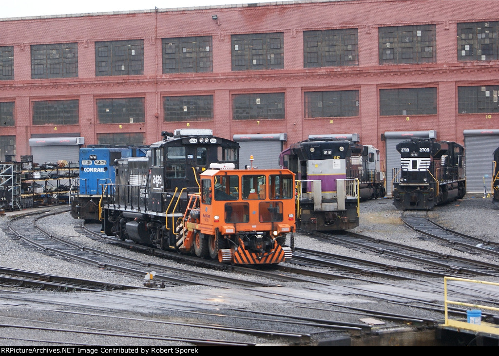 2429 Being Placed in front of NS 5405
